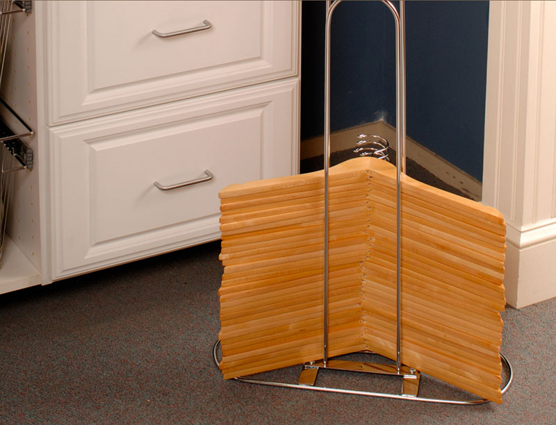 Huge Savings on Wooden, Plastic, Metal, & Specialty Hangers